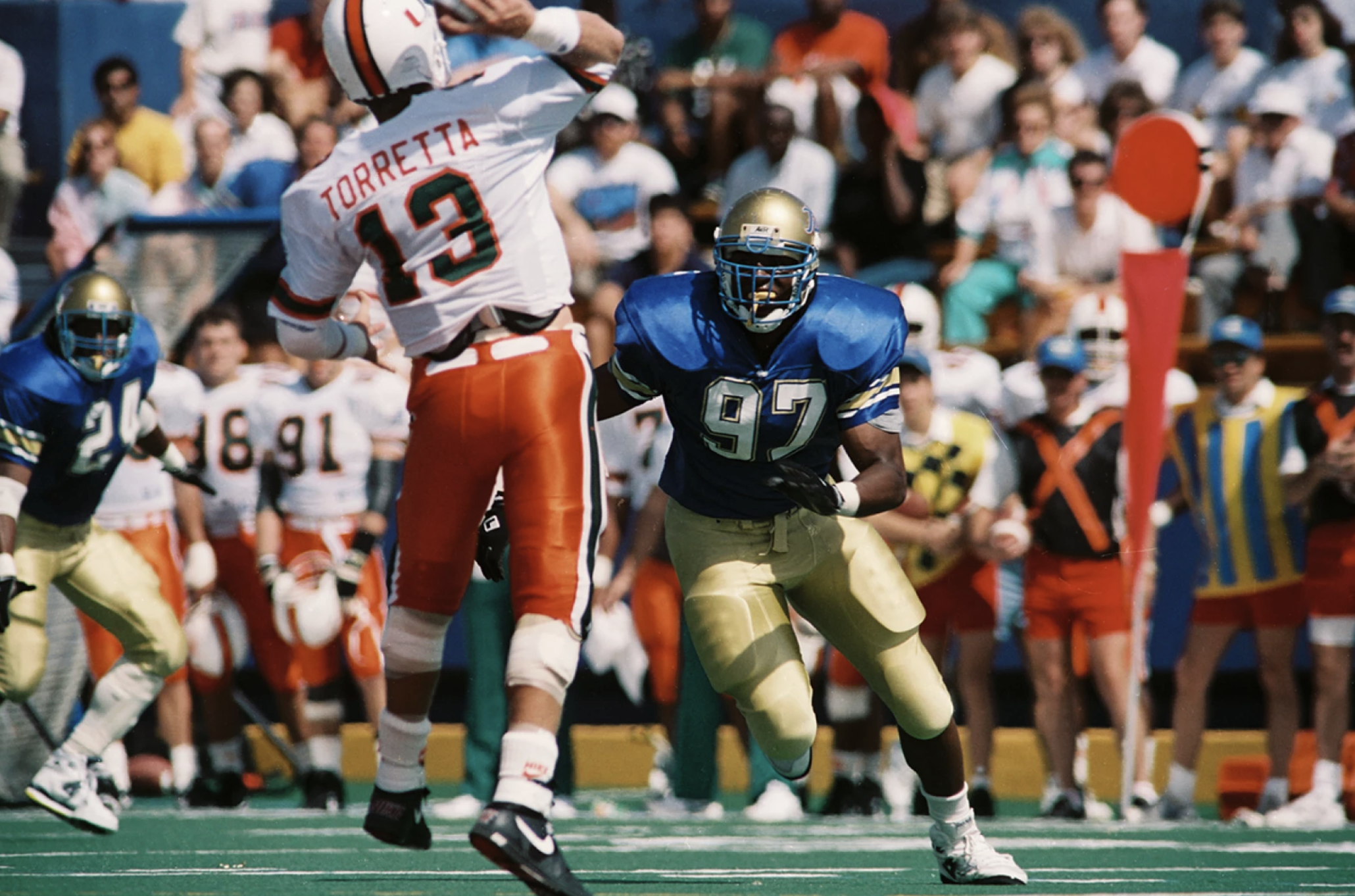Former NFL, Tulsa football player Tracy Scroggins dies at 56